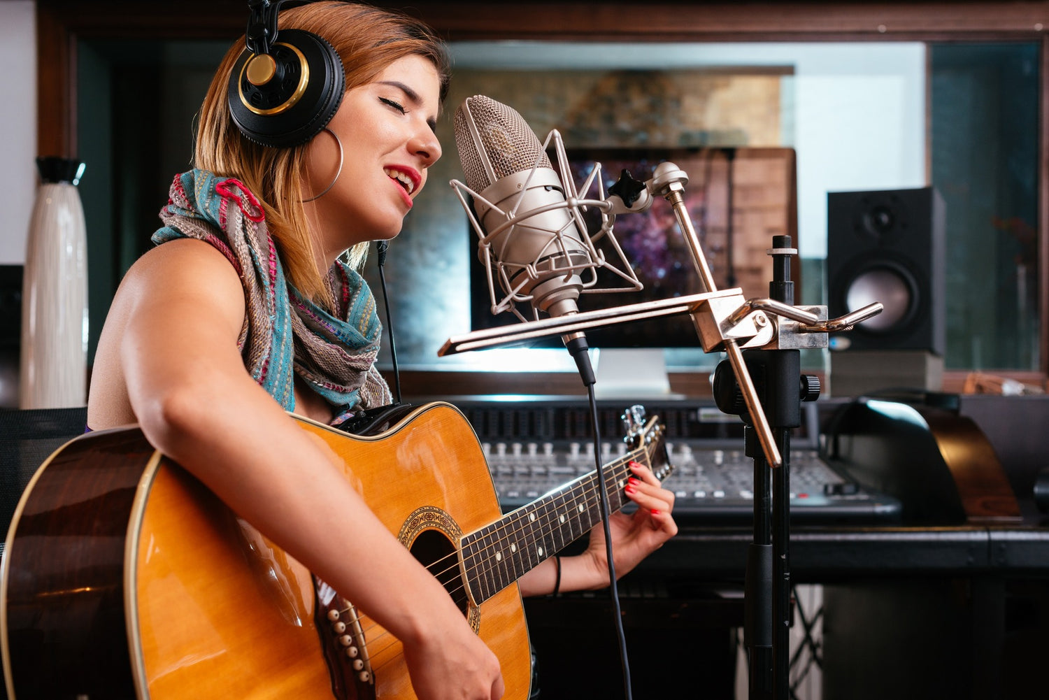 La voz y los instrumentos de cuerda pulsada – Unycos